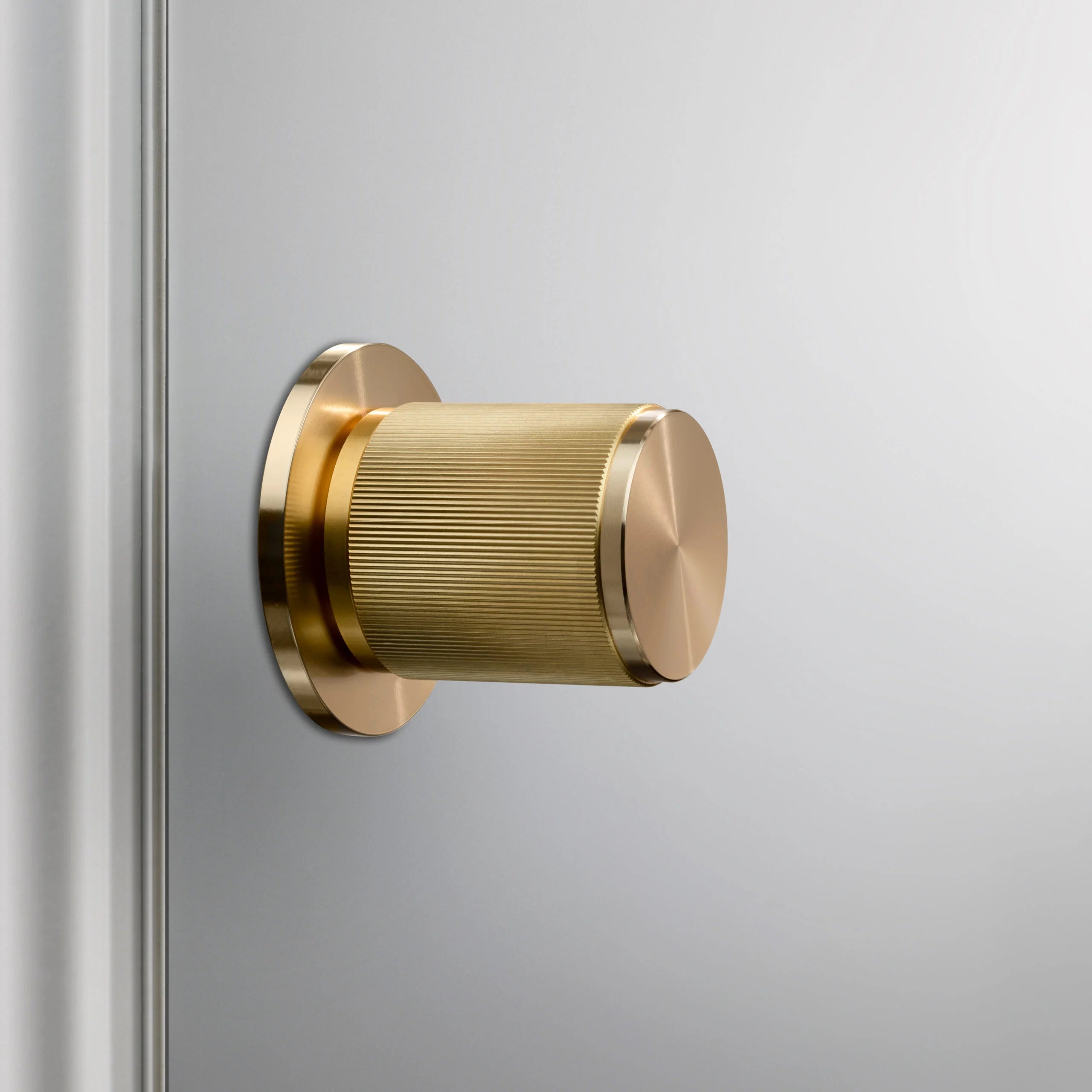 Mâner rotund ușă interior Linear Brass, Buster+Punch – Fiica Interiors